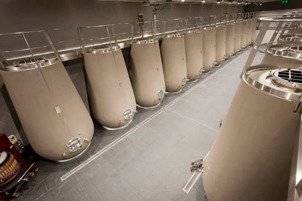Tini Nico Velo – production of prefabricated concrete Vats for wine